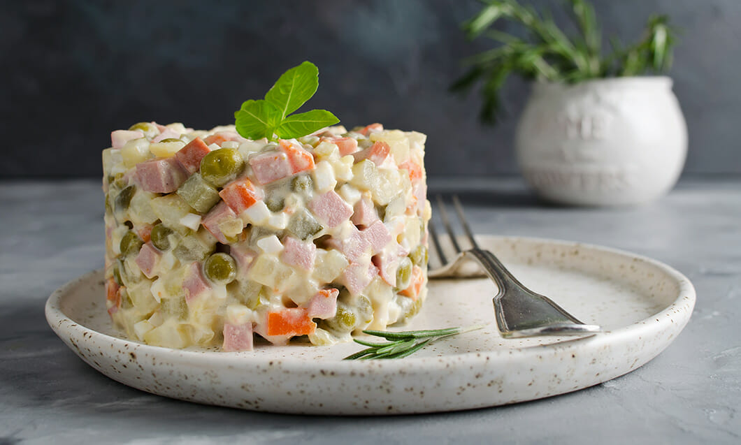 Ruska solata z jabolkom - Znam.si