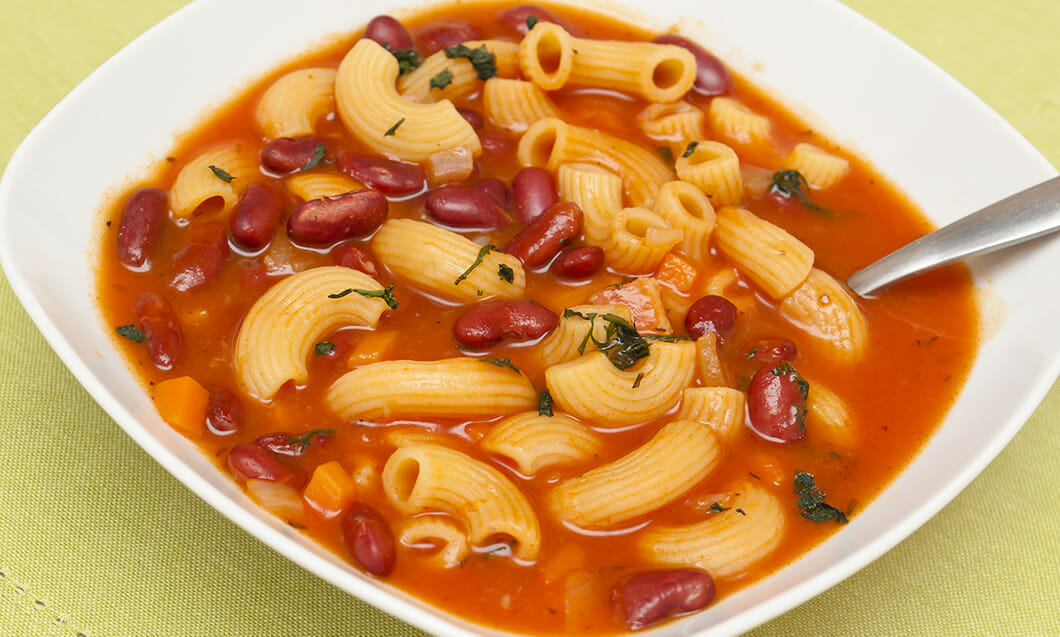 Pašta fižol s parmezanom - Znam.si