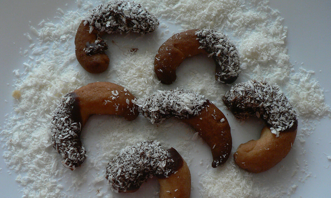 Čokoladni piškoti - polmeseci - Znam.si