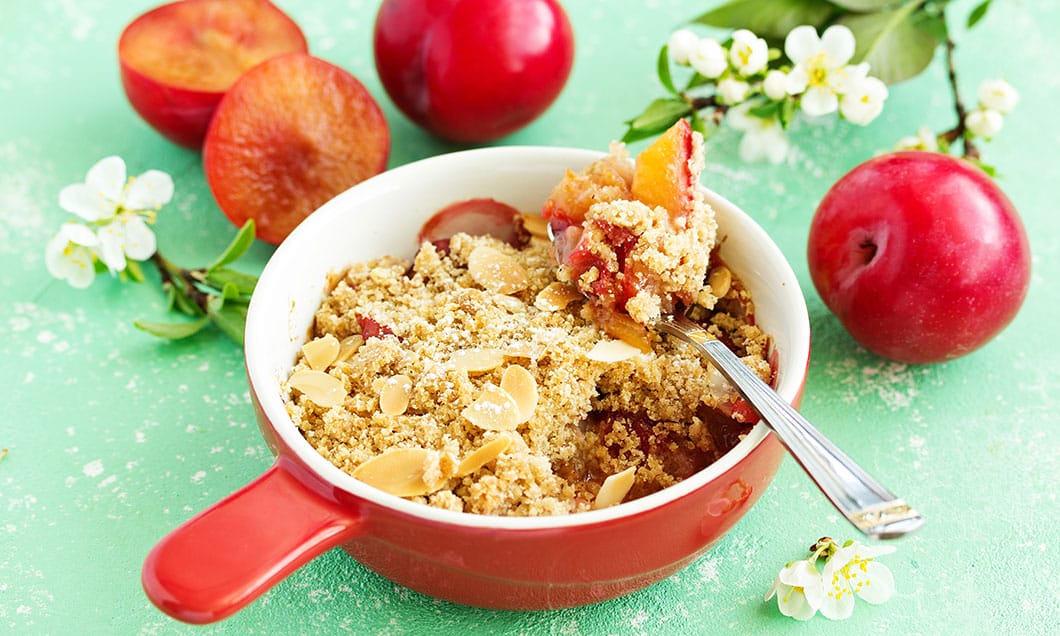 Slivov drobljenec z mandlji - Znam.si