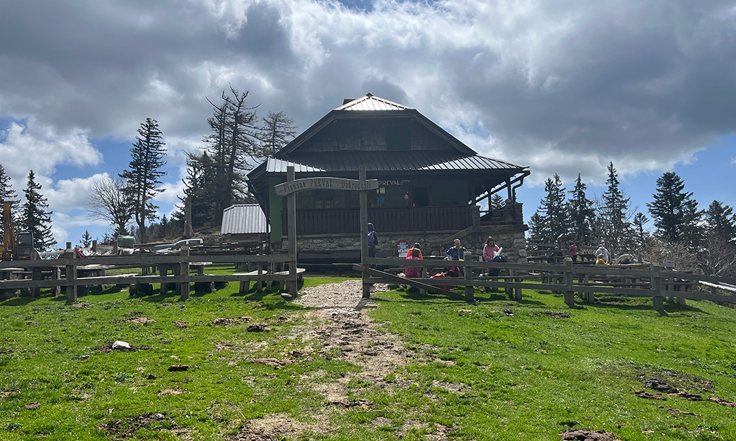 Koča na planini Prevala (1311 m) - Znam.si